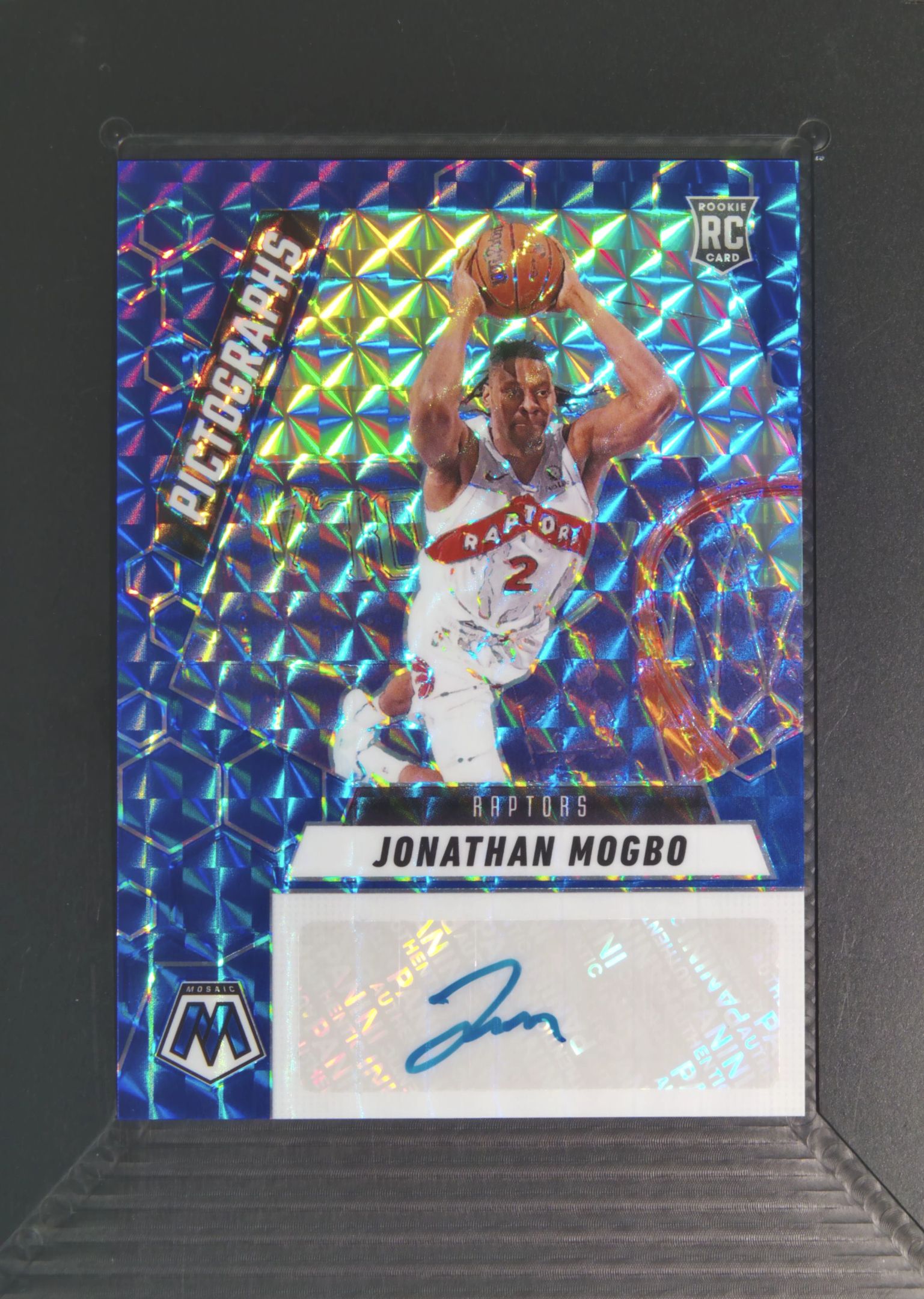 2024-25 Panini Mosaic Jonathan Mogbo RC 马赛克 乔纳森莫格博 签字 贴签 折射 蓝马赛克折 带编 低编 ...