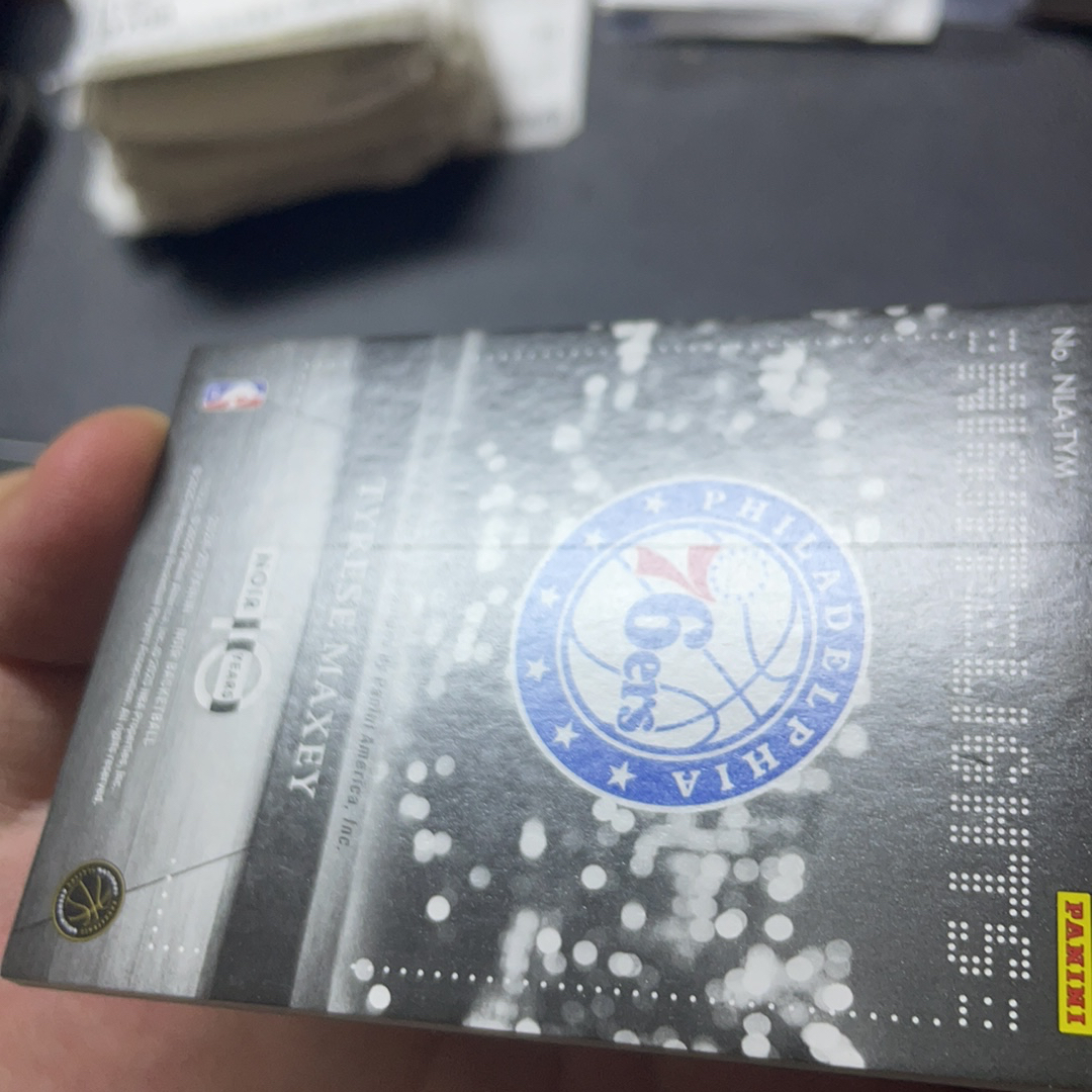 （怪兽拍卖） GSW-A50 2024-25 Panini Noir Tyrese Maxey 诺尔 76人 泰雷塞 马克西 签字 卡签 夜灯 ...