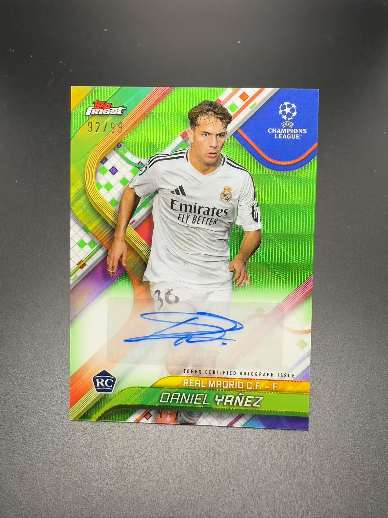 2025 Topps Finest Daniel Yanez RC 【湖水蓝拍卖】丹尼尔 亚涅斯 新秀 皇家马德里 皇马 欧战 欧冠 绿波纹折 ...