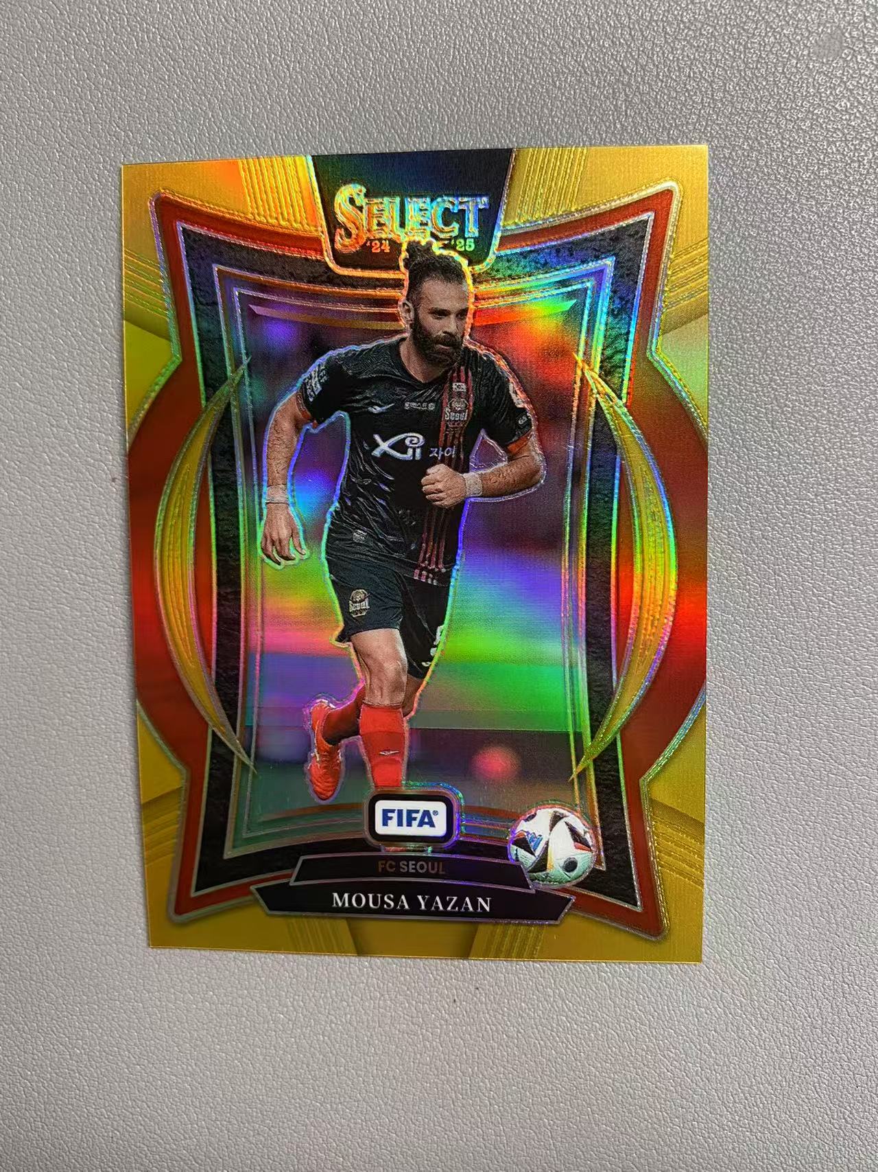 【大四喜拍卖】2024-25 Panini Select FIFA Mousa Yazan 雅赞 7/10编 低编 金折 首尔FC 折射 收藏 ...
