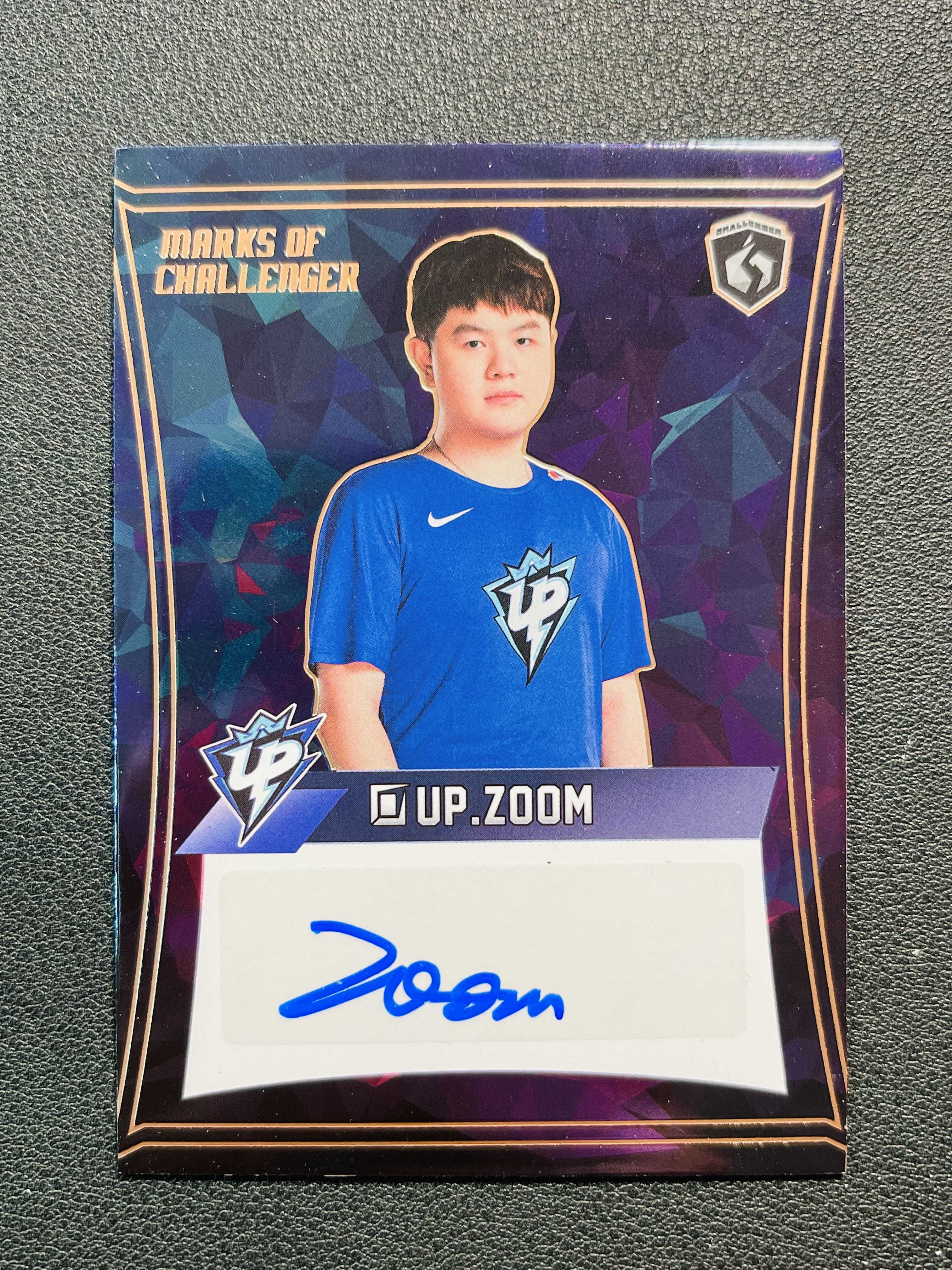 【CHILL官方代拍】光533 2022 BUFFUN 不凡玩品 LPL 英雄联盟 LOL 挑战者 UP战队 ZOOM 选手印记 签字 赭墨铜 /99 卡淘