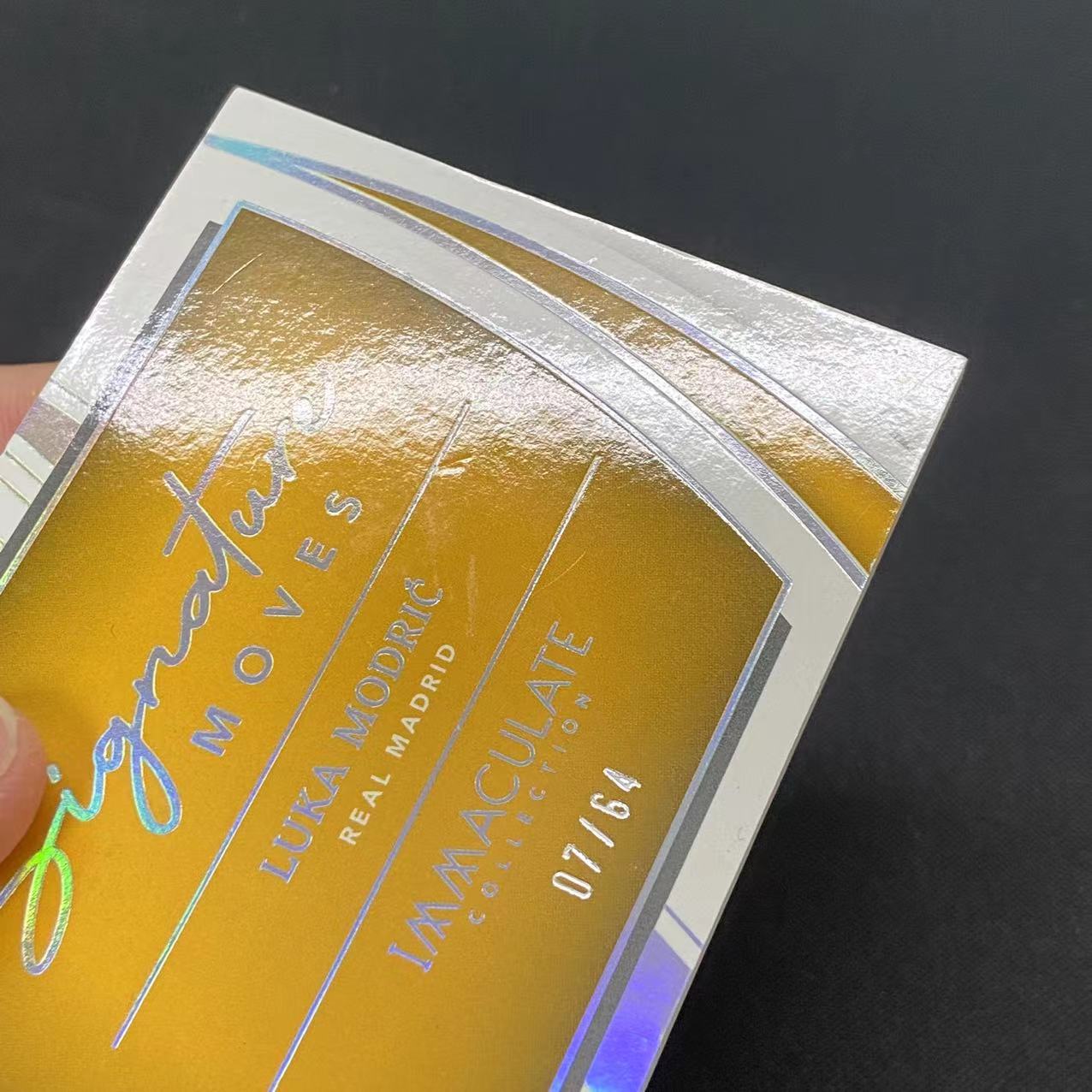 【US10-X045】2022-23 魔笛 莫德里奇 Luka Modric Immaculate Signature Moves 招牌动作 沙盒镜面签字小书 卡签 皇马 7/64编 面瑕疵 卡淘