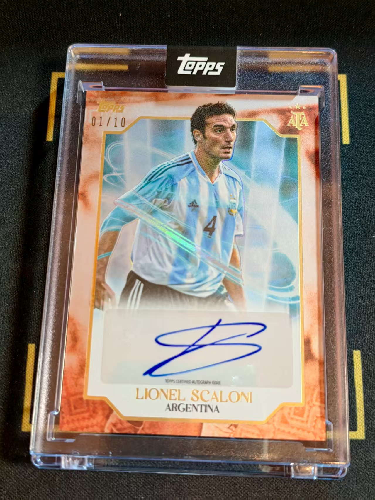 2025 Topps Leyendas Lionel Scaloni 悟吉塔代拍】阿根廷 队盒 传奇 利昂内尔 斯卡洛尼 主教练 1/10编 ...