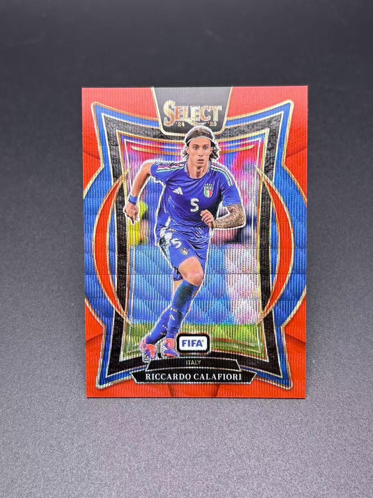 2024-25 Panini Select Riccardo Calafiori 【湖水蓝拍卖】卡拉菲奥里 意大利 FIFA SE 一级 看台 ...