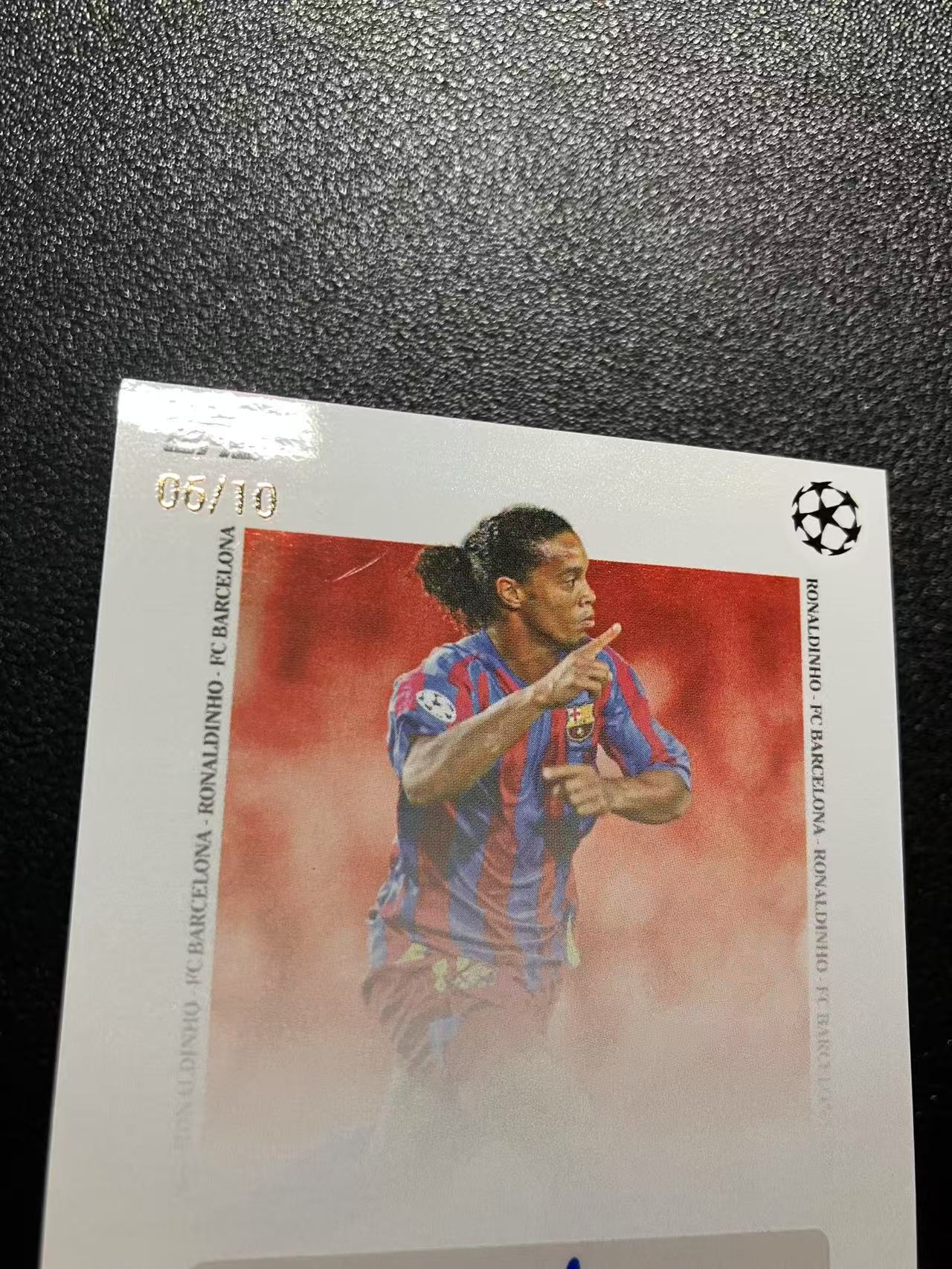 2024 Topps Simplicidad Ronaldinho 欧冠极简系列 罗纳尔迪尼奥 小罗 6/10编 红平行 传奇签 签字 完美签 ...