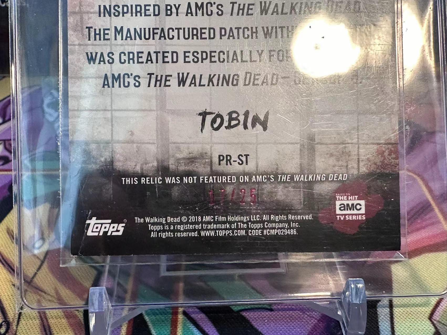 2018 Topps 行尸走肉 The Walking Dead 第八季 TOBIN 亚历山大社区 logo 徽章刺绣 低编 17/25 编 ...