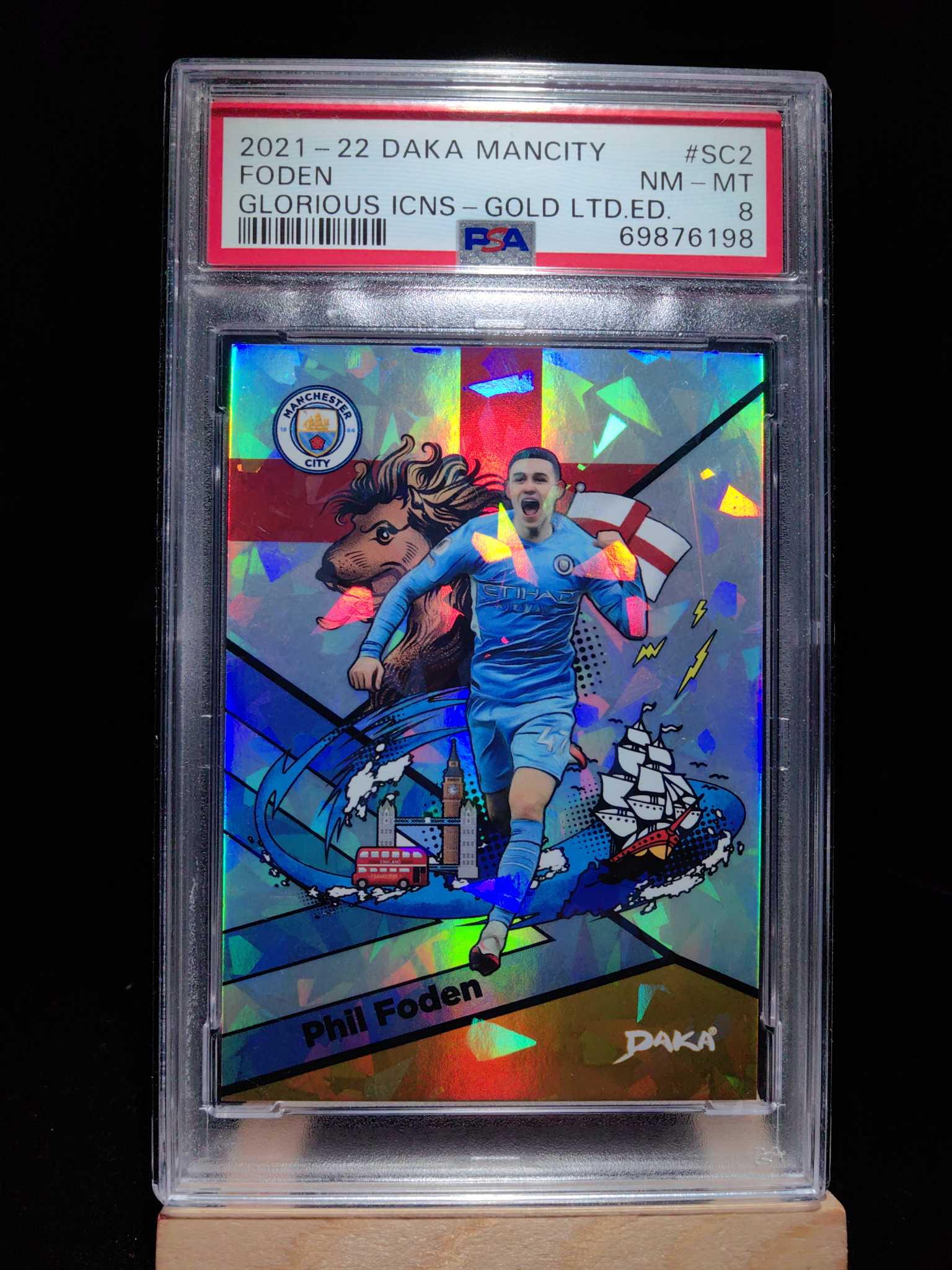 2022 DAKA 曼城队盒 Phil Foden 限量09/10编 曼城皮 三冠王 菲尔 福登 地标特卡 碎冰折射 PSA评级 8分 拆盒及 ...