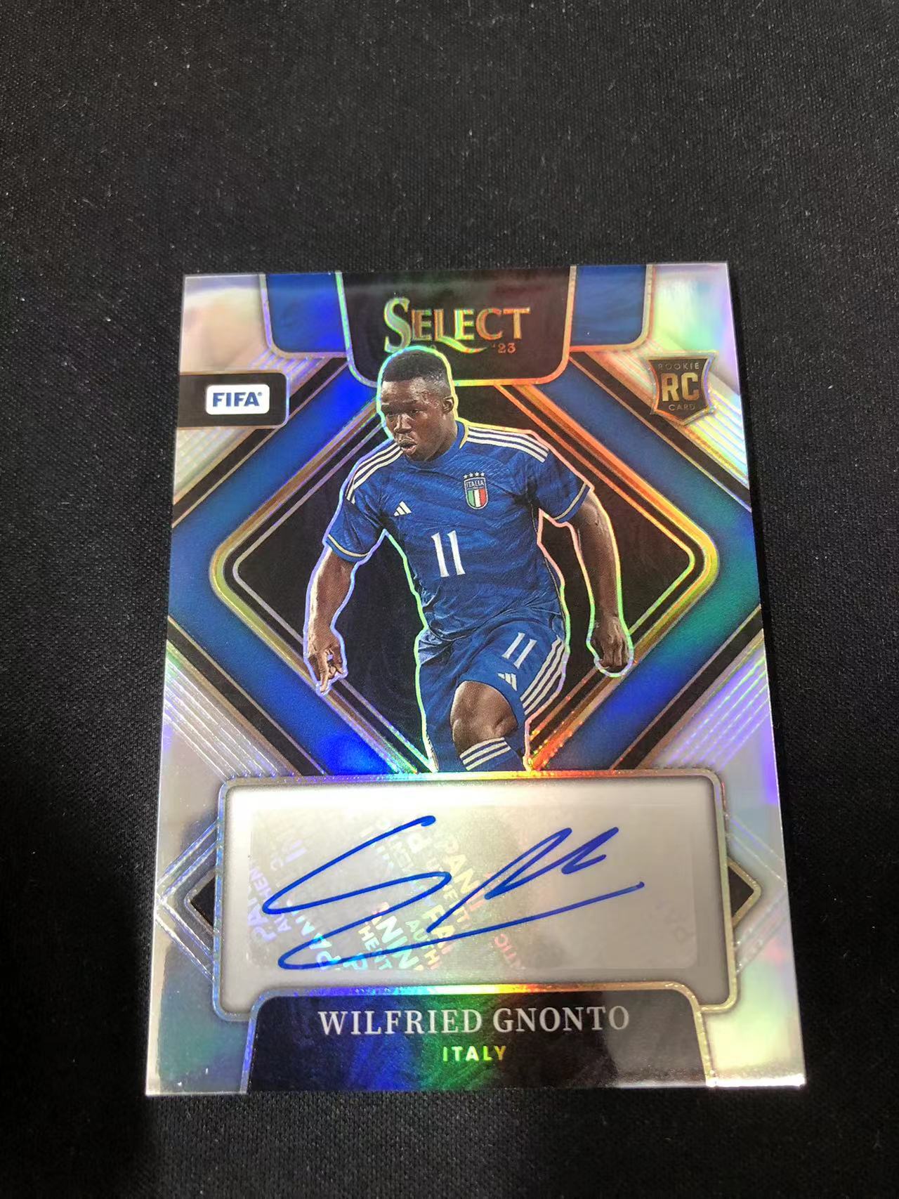2022-23 Panini SELECT FIFA WILFRIED GNONTO RC 意大利 新秀 威尔弗里德 格诺托 竖版 银折 签字 ...
