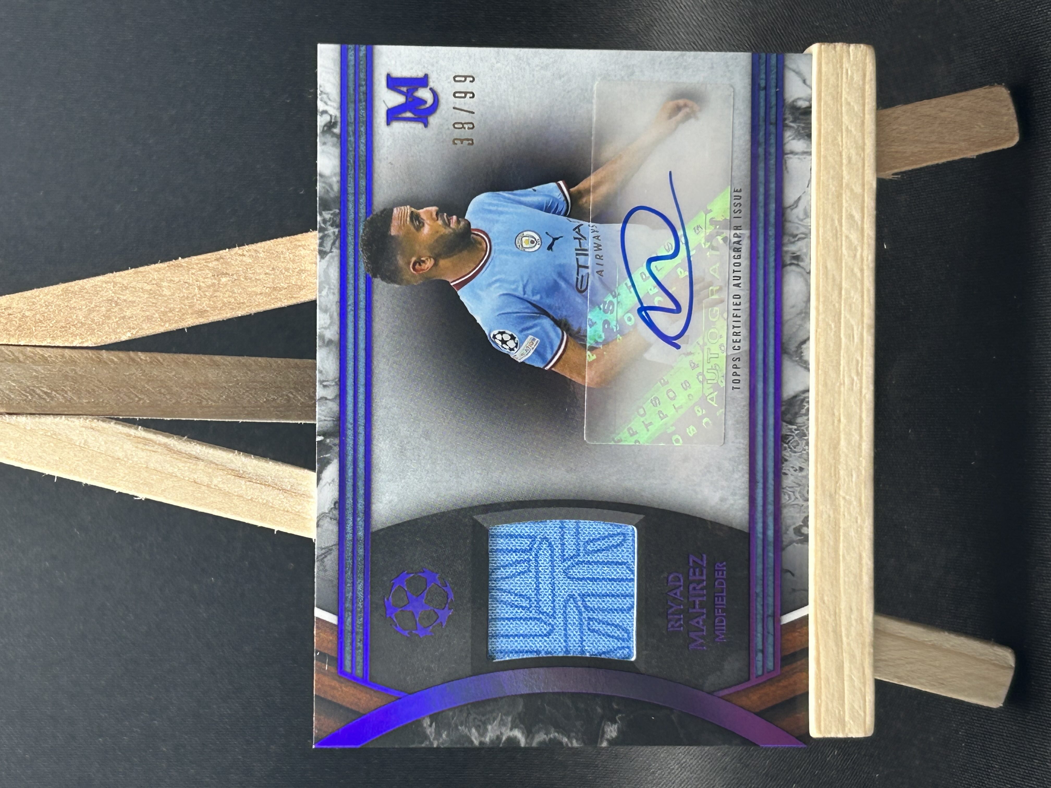 2022-23 Topps Museum Collection Riyad Mahrez 博物馆 马赫雷斯 花色物料 99编 签字 落场球衣 ...