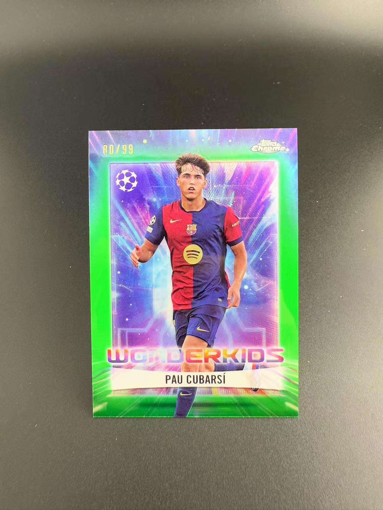 2025 Topps Chrome Pau Cubarsi 【湖水蓝拍卖】 库巴西 巴塞罗那 巴萨 欧战 欧冠 TC 神奇小妖 绿折 80/ ...