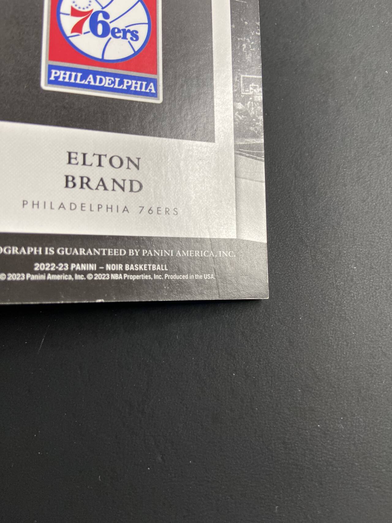 2022-23 Panini Noir Elton Brand 【肥猫代卖】B01D 诺尔 76人 埃尔顿 布兰德 99编 签字 卡签 瑕疵如 ...