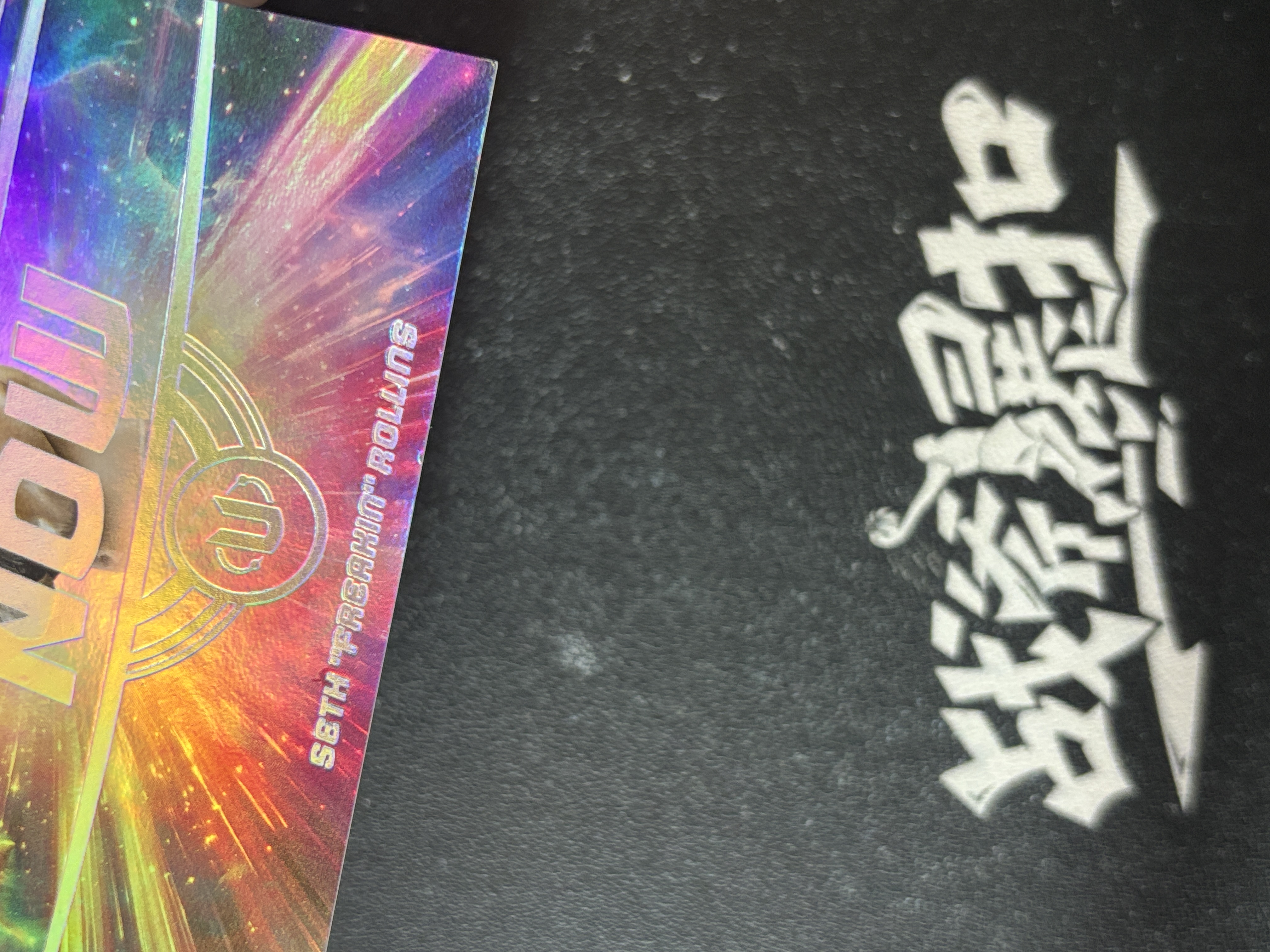 【战斧暴扣】2025 Topps Universe WWE Seth Freakin Rollins 赛斯 罗林斯 愿景教主 大比例 SP 银 ...