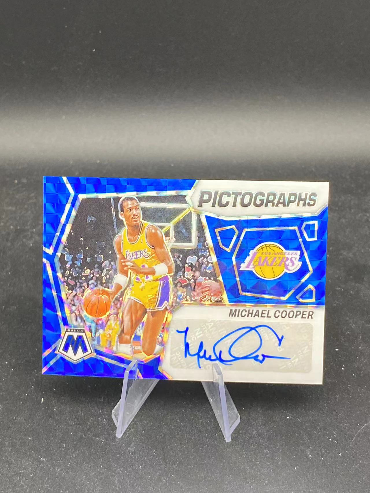 2023-24 Panini Mosaic Michael Cooper 【欧卡体育】马赛克 迈克尔 库珀 签字 49编 蓝马赛克折签 湖人 ...