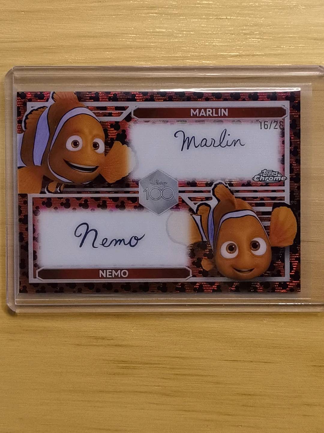 2023 Topps Disney nemo 2023 Topps Disney 迪士尼100周年系列 玛林&尼莫 16/28编 鼠皮折 双签 ...