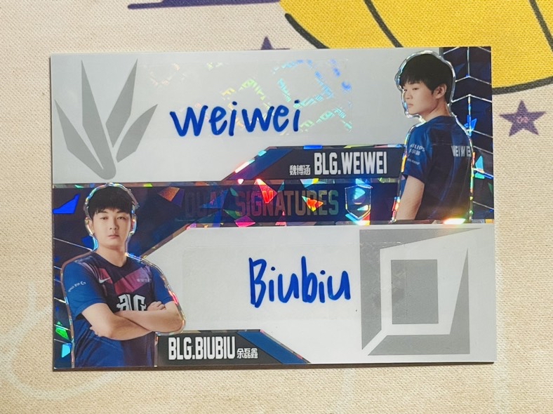 2022 Buffun LPL Biubiu 元年 LOL 英雄联盟 BLG 余磊鑫 weiwei 魏博涵 biubiu 双签 04/25编 蓝碎冰 签字 卡淘