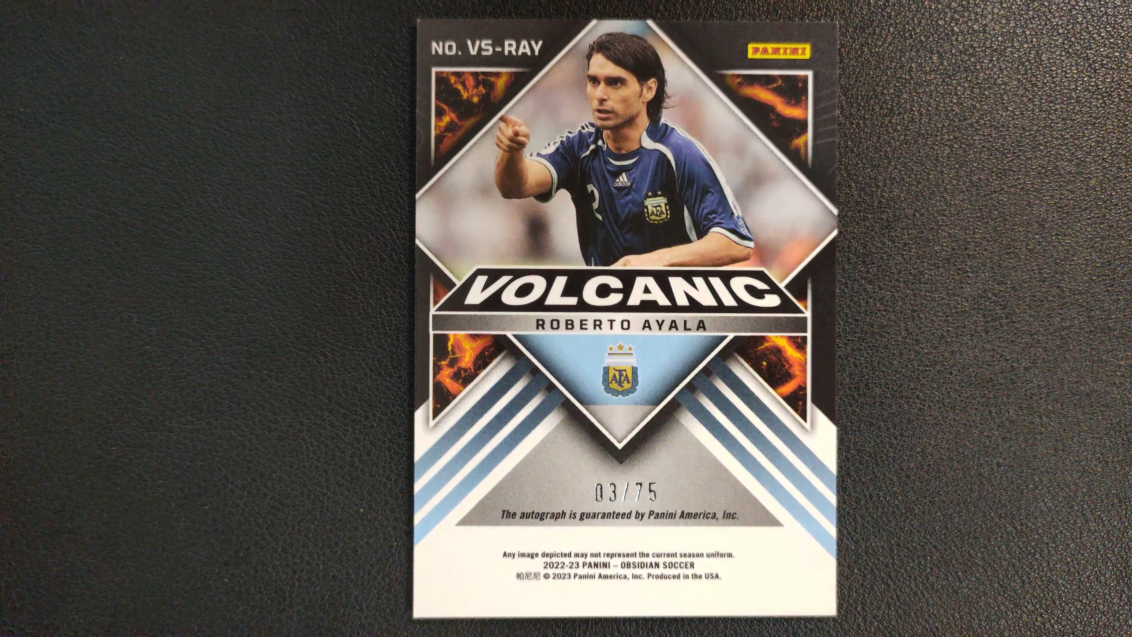 【Arui AR389 H1】2022-23帕尼尼obsidian黑曜石 阿根廷 罗伯托·阿亚拉 Roberto Ayala volcanic熔岩签名签字 完美签 橙折 3/75编 卡品如图 卡淘