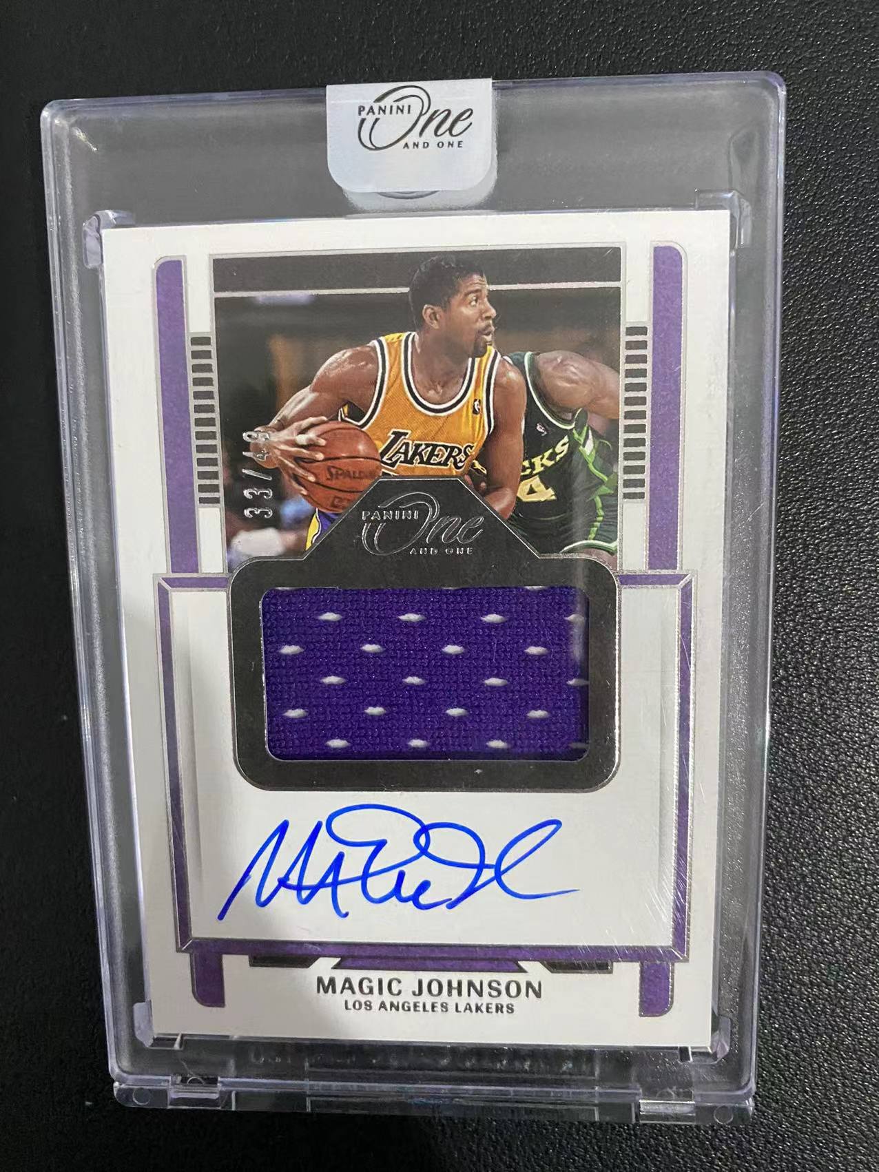 【陈氏拍卖】2022-23 Panini OneAndOne Magic Johnson OAO 魔术师约翰逊 签字 实物球衣衣料 卡签 49 ...