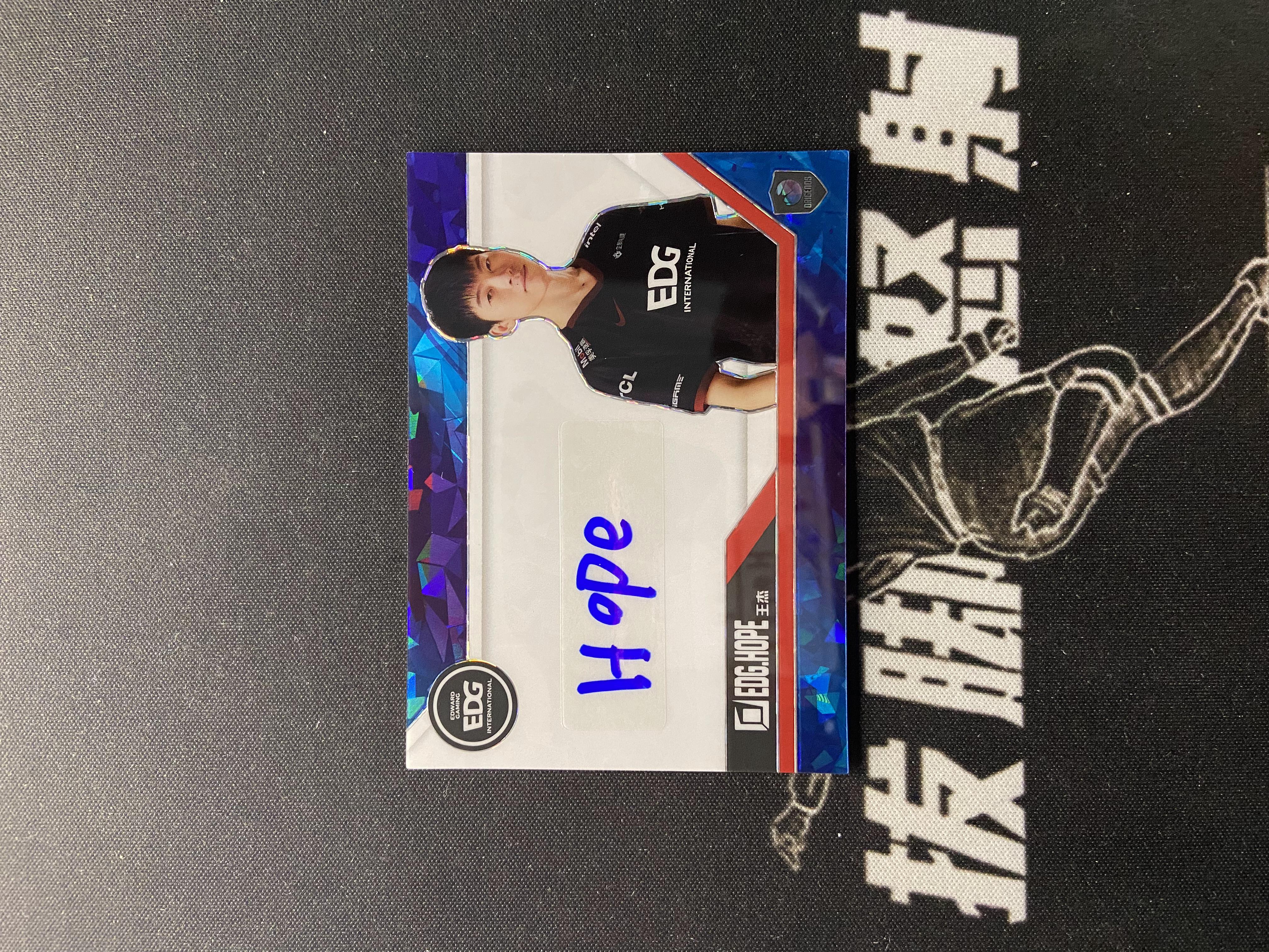【怒射拍卖 接代卖】拔脚靓仔C3 2022 不凡玩品 lol lpl英雄联盟光启元年首发 EDG 下路AD hope王杰 签字签名 蓝碎冰折射21/25编卡品如图拍前看描述 卡淘