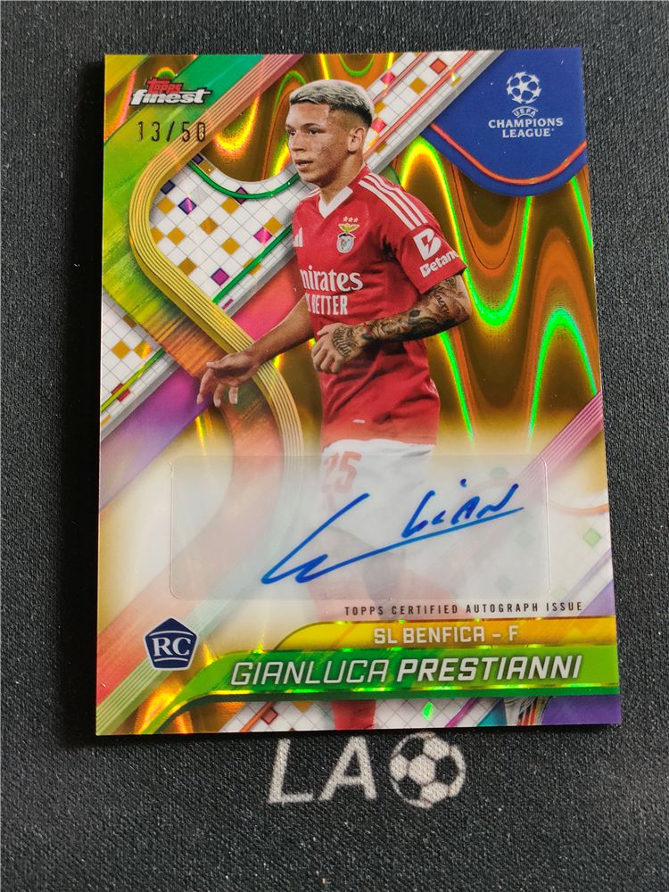 【LA足球】2025 Topps finest GIANLUCA PRESTIANNI 欧冠 新秀Rc 本菲卡 詹卢卡 普雷斯蒂安尼 阿根廷 金波纹折 签字卡 50编 微瑕如图 莱恩135 卡淘