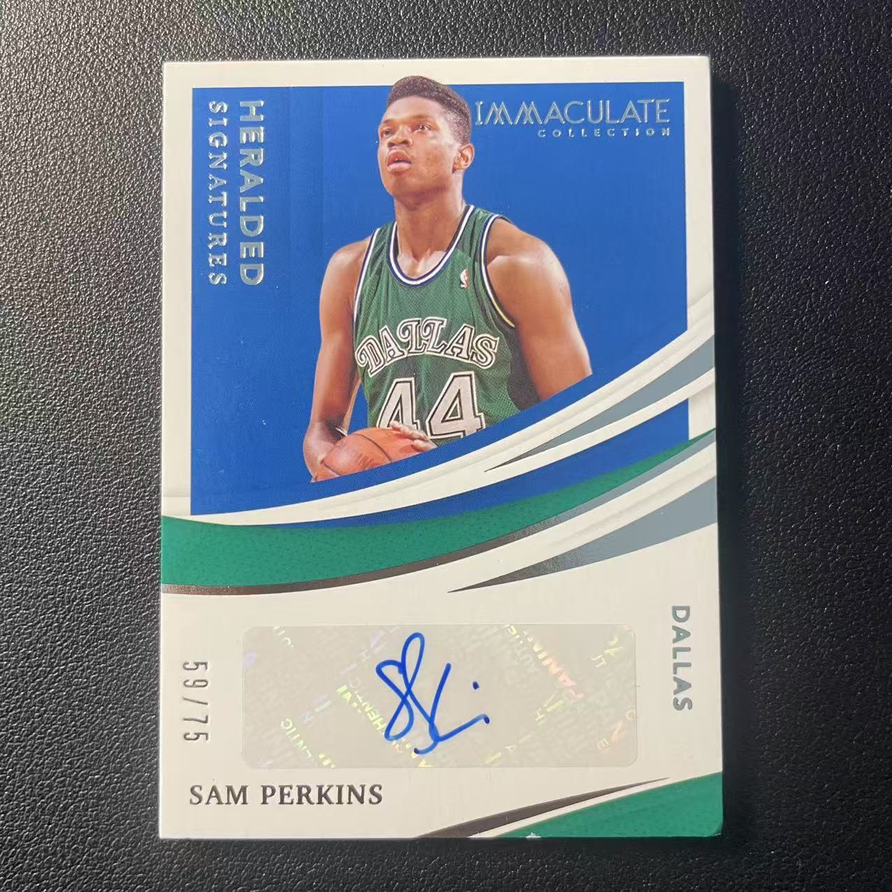 2020-21 Panini Immaculate Sam Perkins 【哆咪拍卖】IMM 萨姆 帕金斯 独行侠 /75编 Heralded签 签字 卡品如图微微瑕 哲哲 卡淘