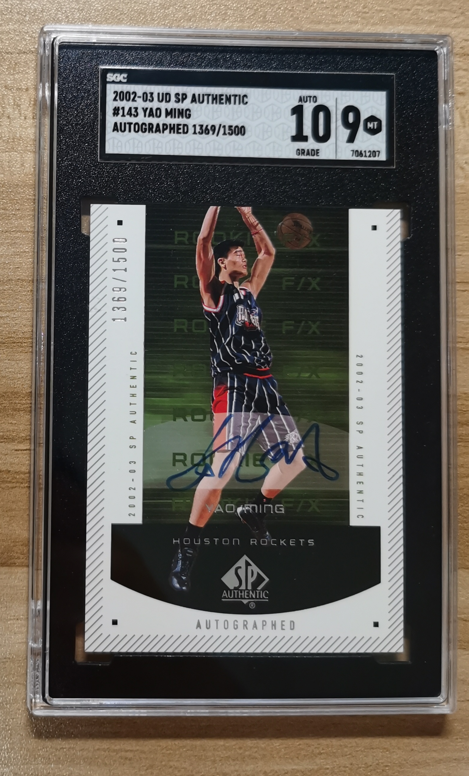 2002-03 Upper Deck SP Authentic UD 新秀 RC 火箭 姚明 1500编 卡签签字 SGC评级9/10分 队友 ...
