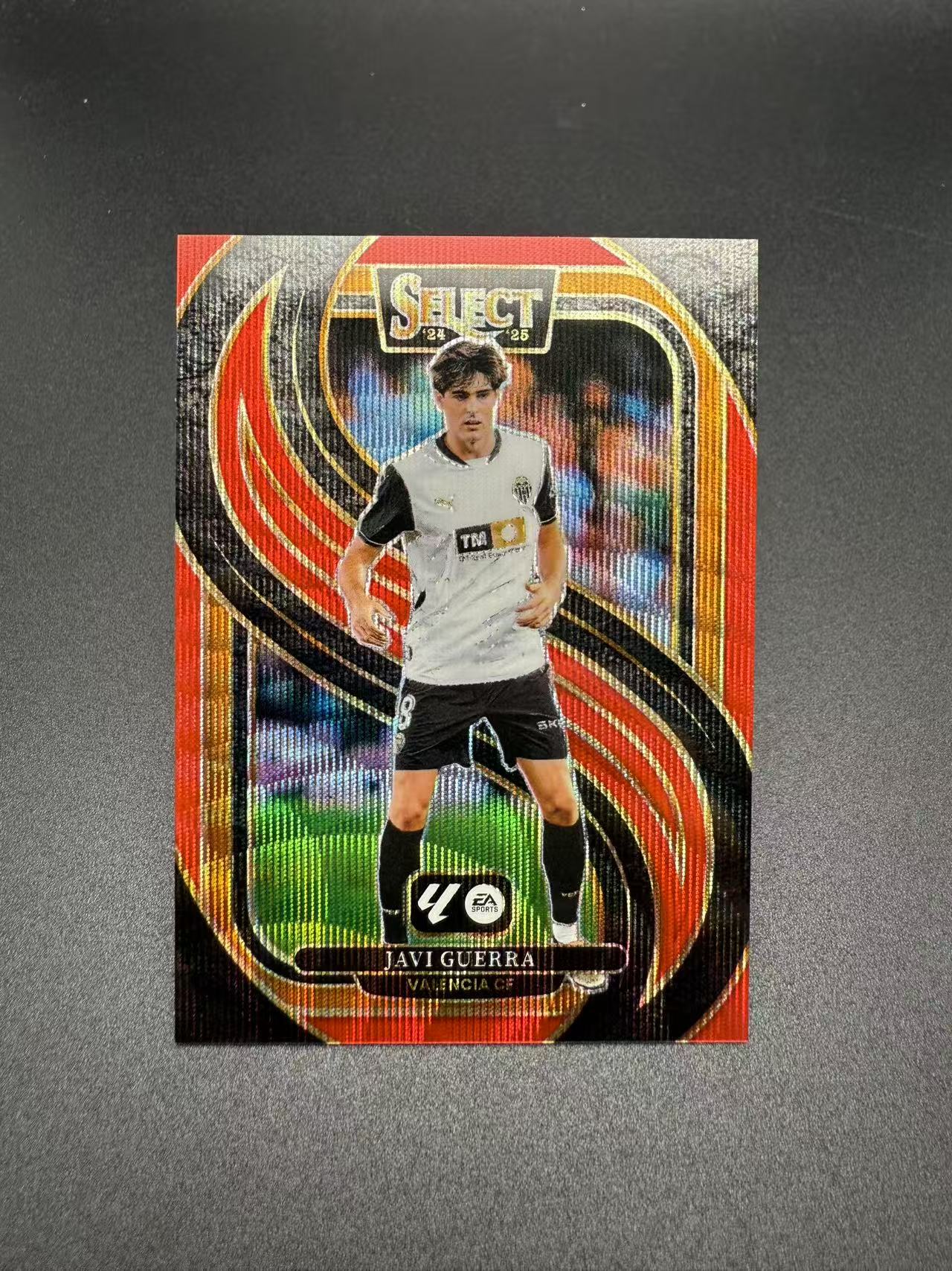 2024-25 Panini Select Javi Guerra 【湖水蓝拍卖】哈维 格拉 瓦伦西亚 西甲SE 二级 夹层 红波纹折 48/ ...